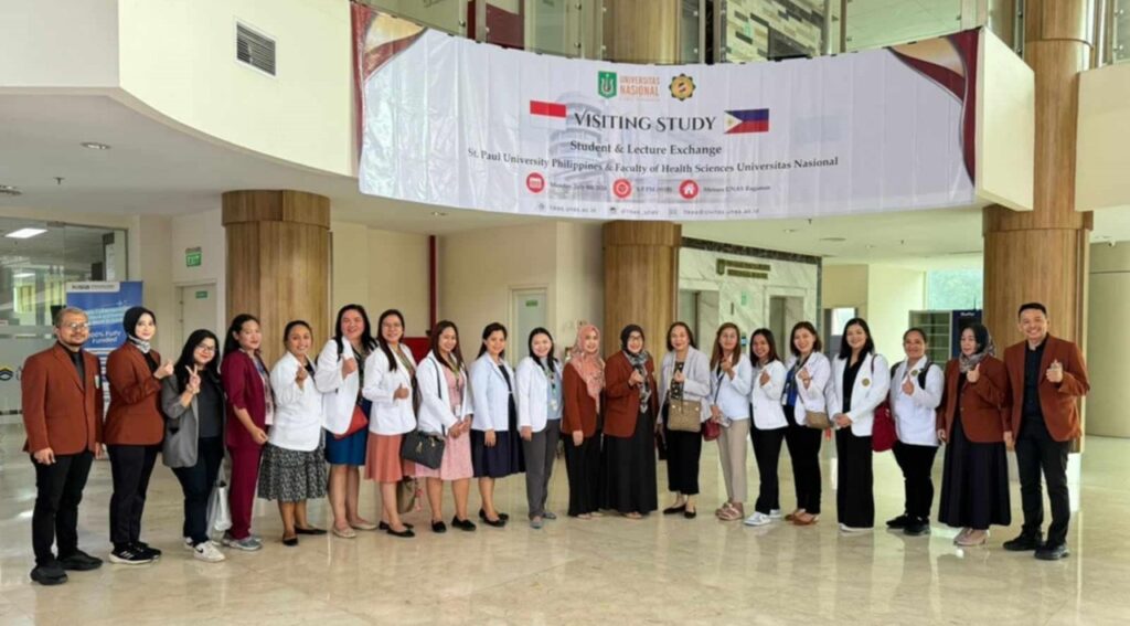 DOCTORAL NURSING STUDENTS EXPAND LEARNING EXPERIENCE IN INDONESIA
